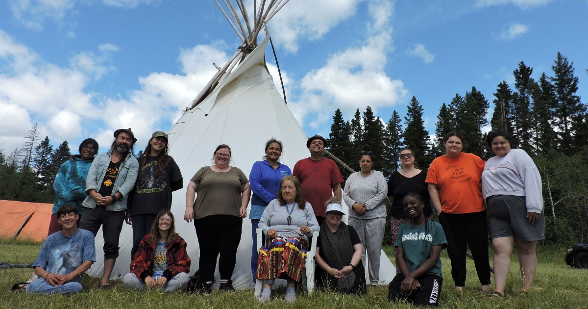 Land-based course weaves Indigenous perspectives with plant science ...